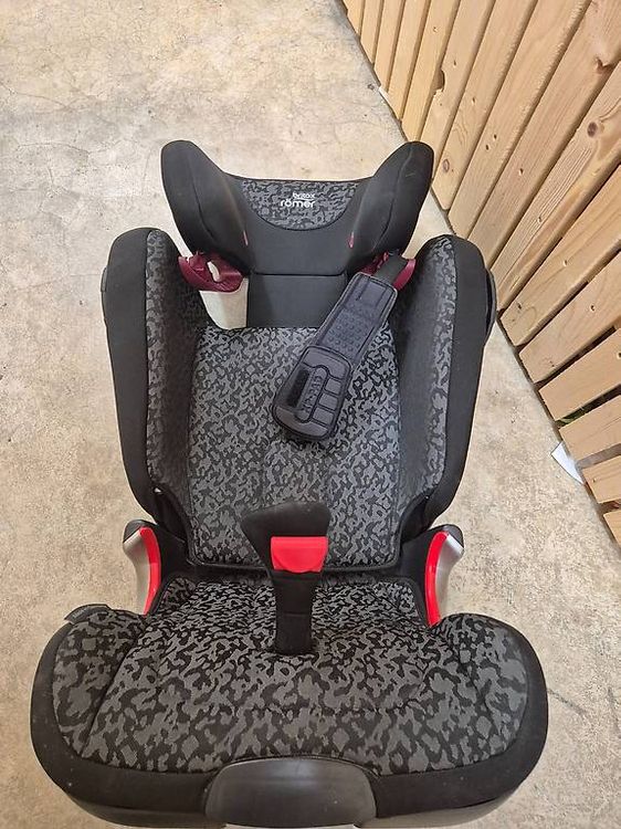 Siège auto Römer kidfix II 15-36 kg (D'occasion) à Romanel-sur-Lausanne ...