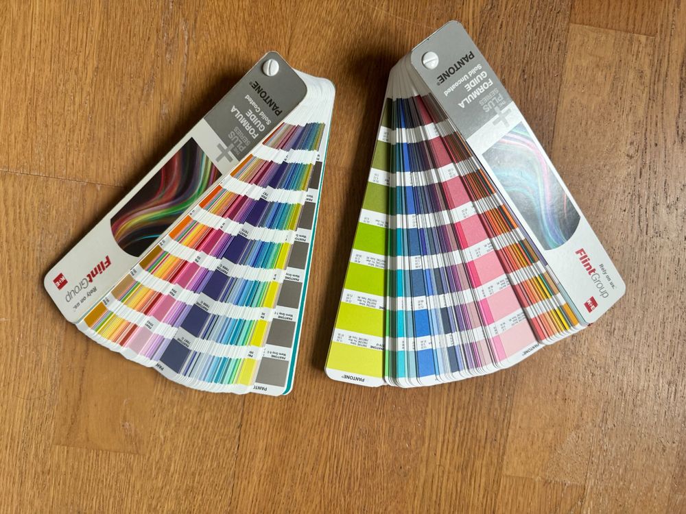 PANTONE Formula Guide Set coated/uncoated (2018) (Gebraucht) in Bern ...