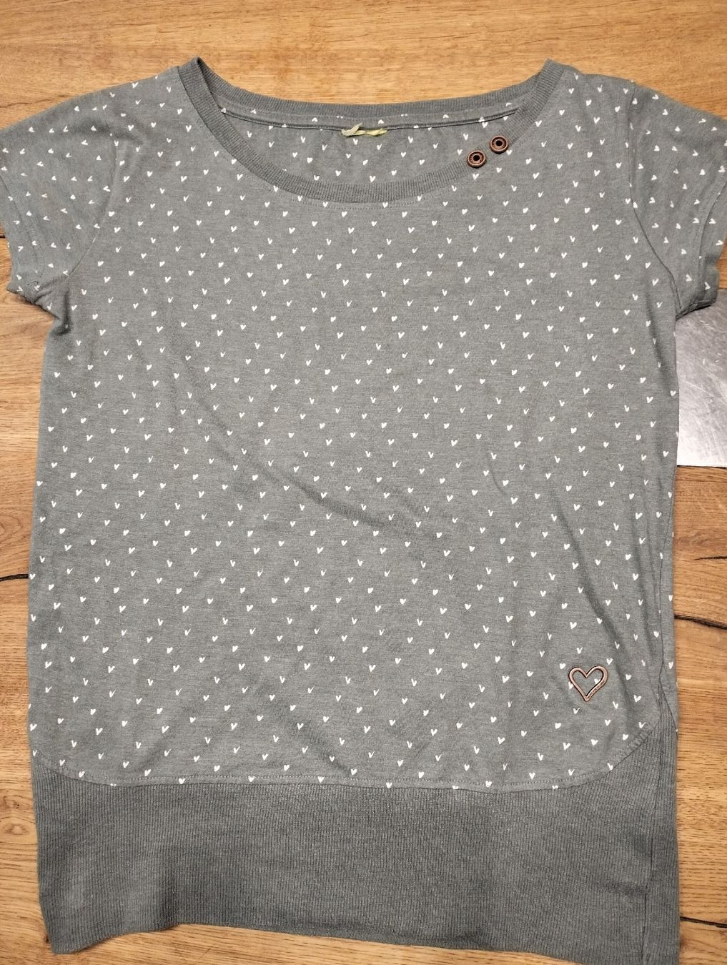 2 T-Shirts von der Marke alive & kicking (Gebraucht) in Mels für CHF 10 ...
