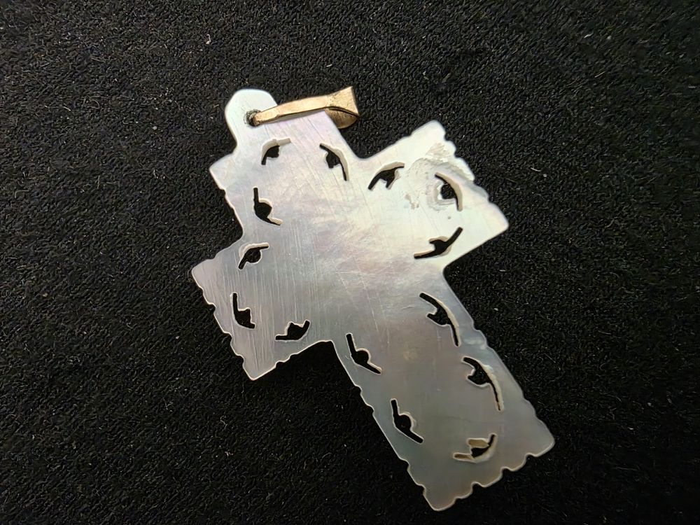 Kreuz Anhänger Perlmutt mit Goldöse 18 Karat, Handarbeit, (Gebraucht) in Wolfertswil für CHF 49 ...