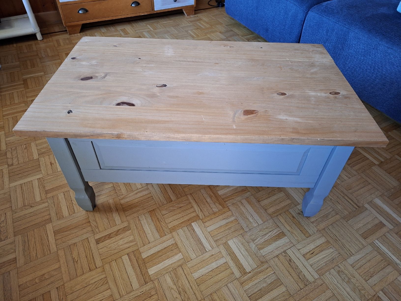 Table basse vintage en bois massif avec tiroir (D'occasion) à Gumefens ...