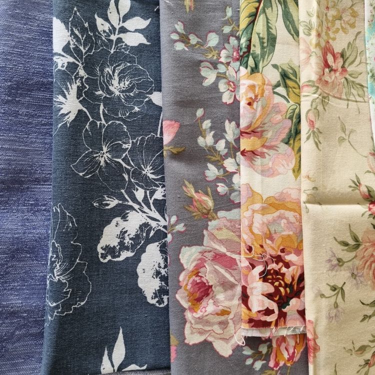 Patchworkstoffe / Blumen-Rosendekor (Neu (gemäss Beschreibung)) in Ermatingen für CHF 8.5 – mit ...