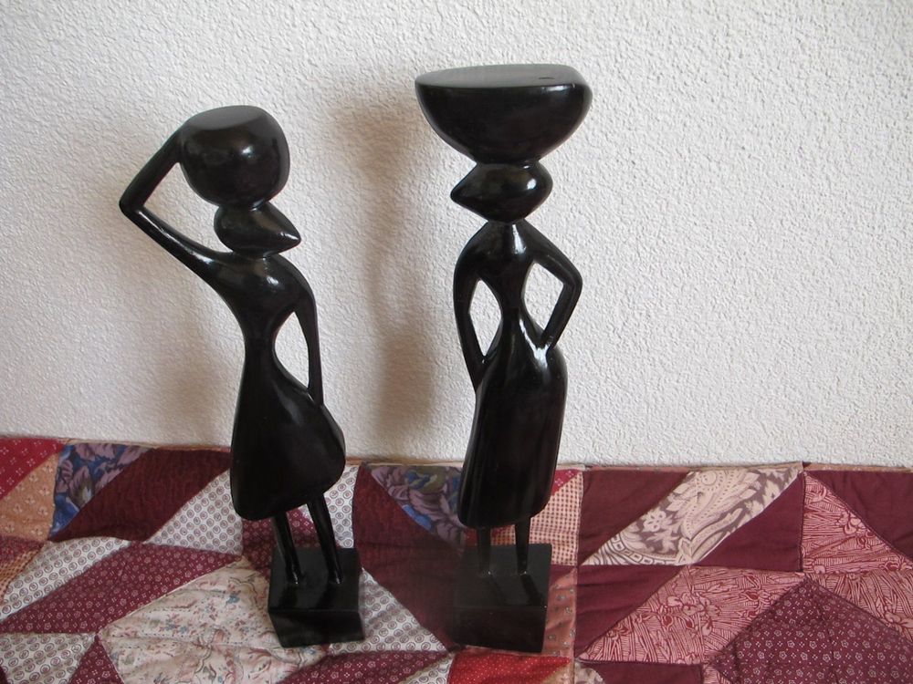 Zwei afrikanische Figuren aus Holz (Gebraucht) in Löhningen für CHF 20 – nur Abholung auf ...