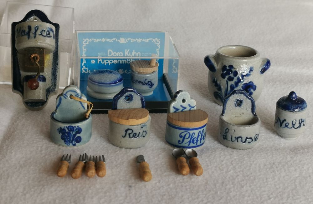 Puppenhaus/ Küchenutensilien zum Teil von Dora Kuhn (Gebraucht) in ...