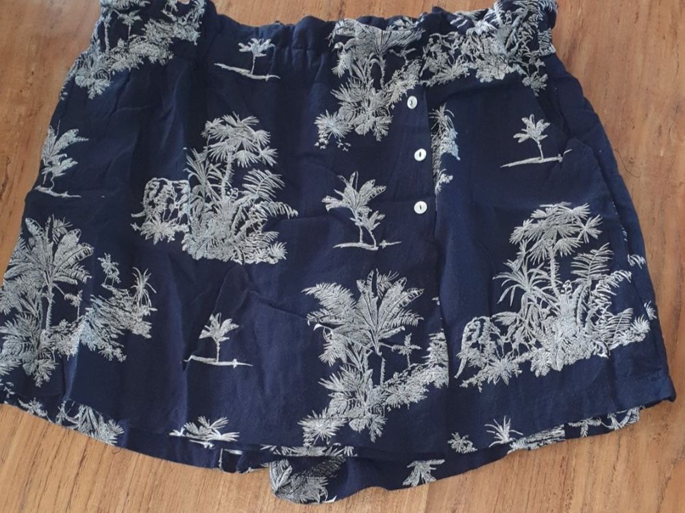 Short/Rock von Mango L (Gebraucht) in Allschwil für CHF 10 – mit ...