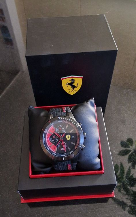Scuderia Ferrari Chronograph-Uhr (Gebraucht) in Au SG für CHF 75 – mit Lieferung auf Ricardo kaufen