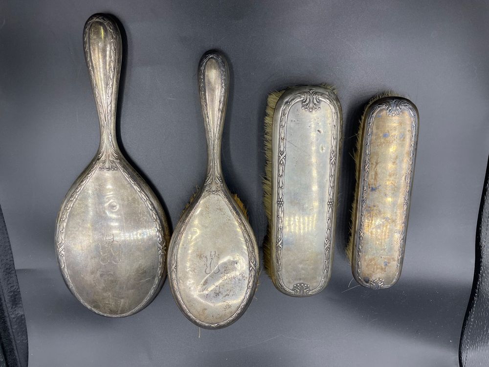 Antikes Haarbürsten-Set mit Spiegel, 4-teilig, Silber (Gebraucht) in Bern für CHF 40 – mit ...