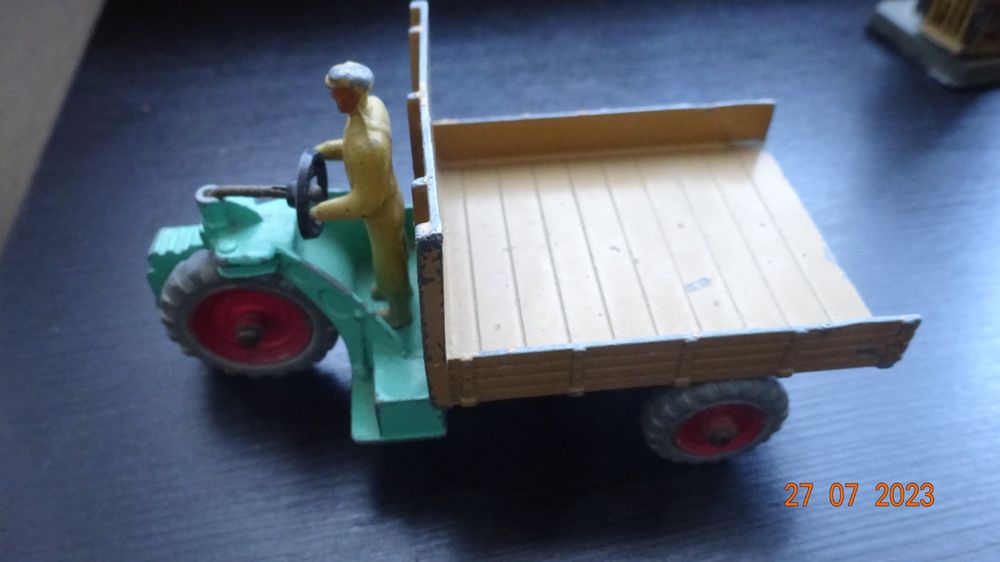 Dinky Toys des années 50 Triporteur 27G (Gebraucht) in Bassecourt für CHF 22 – mit Lieferung auf ...