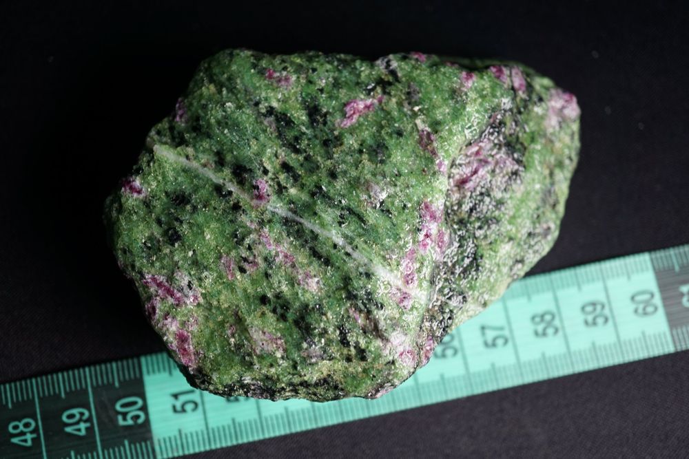 Zoisit Rubin Tansania Rohstein 9cm x 7cm TOPSTONE (Neu und ...