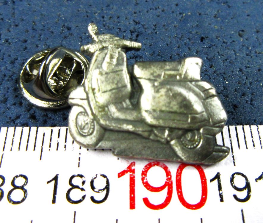 VESPA? MOTORROLLER SCOOTER PIN SILBRIG 20mm (Gebraucht) in Ettingen für ...
