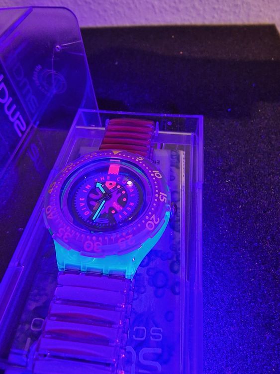 Ungetragene Vintage SWATCH 1994 Cherry Drops SDG102, 38mm (Neu und originalverpackt) in Bülach ...