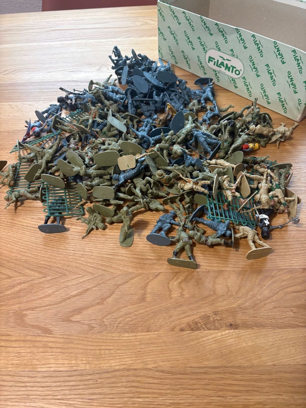 WW2 Plastic Soldiers / (D'occasion) à Crans VD pour CHF 14 – avec ...