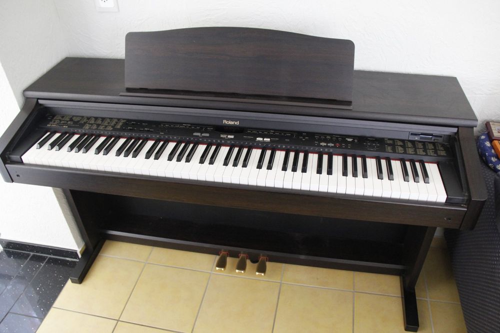 E-Piano ROLAND KR-370, DEFEKT (Defekt) in Basel für CHF 10 – nur ...