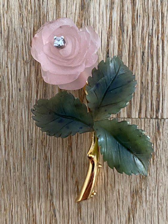 Brosche aus Rosenquarz und Nephrit | Kaufen auf Ricardo