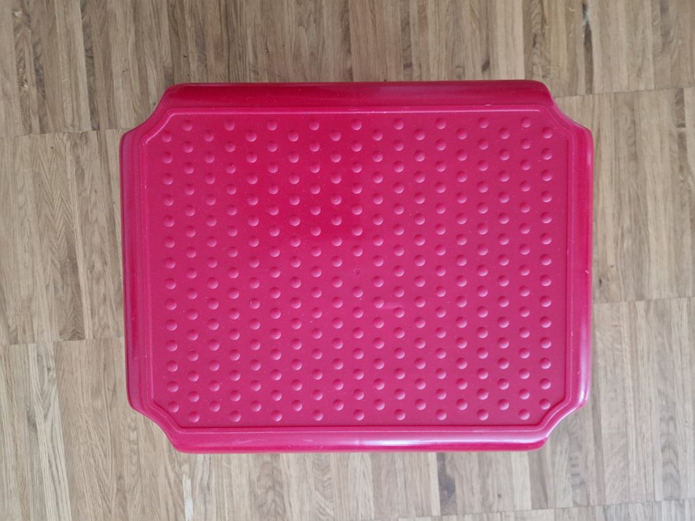 Roter Tritthocker / Schemel aus Plastik (Gebraucht) in Niederhasli für ...