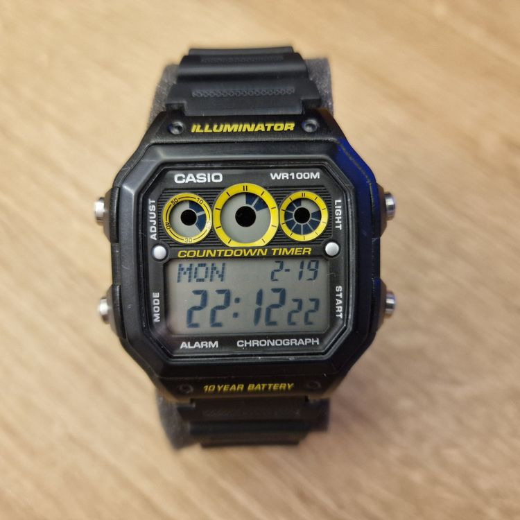 Montre CASIO Collection Digital AE-1300WH-1AV (Gebraucht) in Yverdon ...