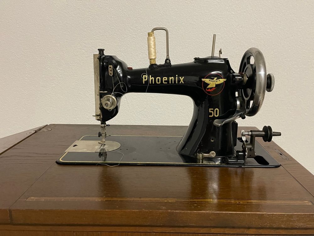 Antike Nähmaschine Phoenix 50 mit Holztisch (Gebraucht) in Winterthur für CHF 50 – nur Abholung ...