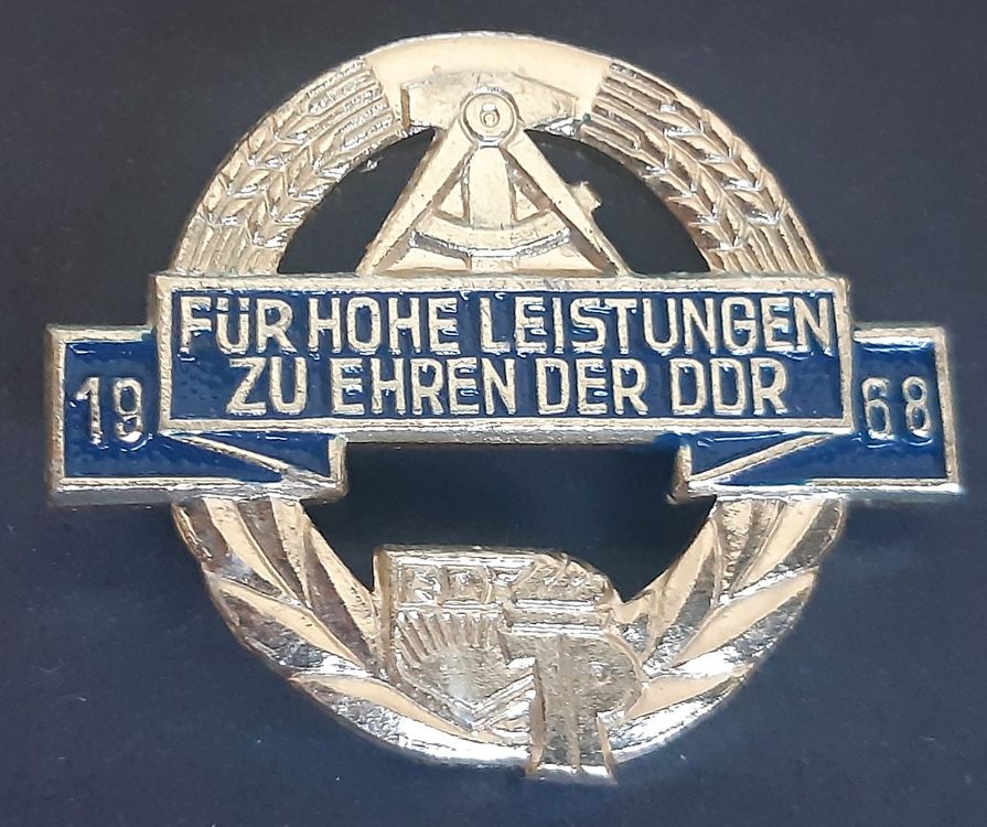 Abzeichen DDR 1968 (Gebraucht) in Ebikon für CHF 3 – mit Lieferung auf ...