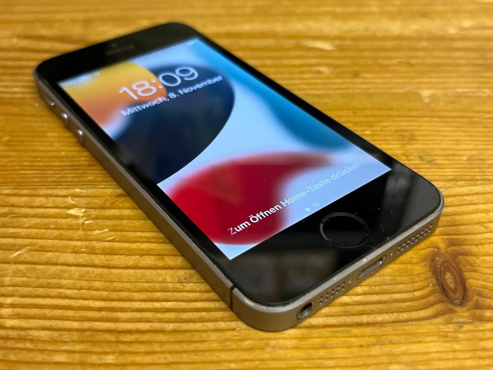 iPhone SE 1. Gen 64GB schwarz (Gebraucht) in Siebnen für CHF 35 – mit Lieferung auf Ricardo kaufen