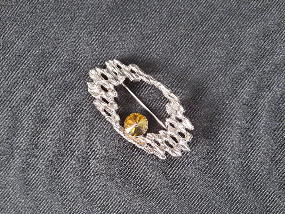 BROSCHE SET Modeschmuck I (Gebraucht) in Beinwil am See für CHF 1 – mit ...