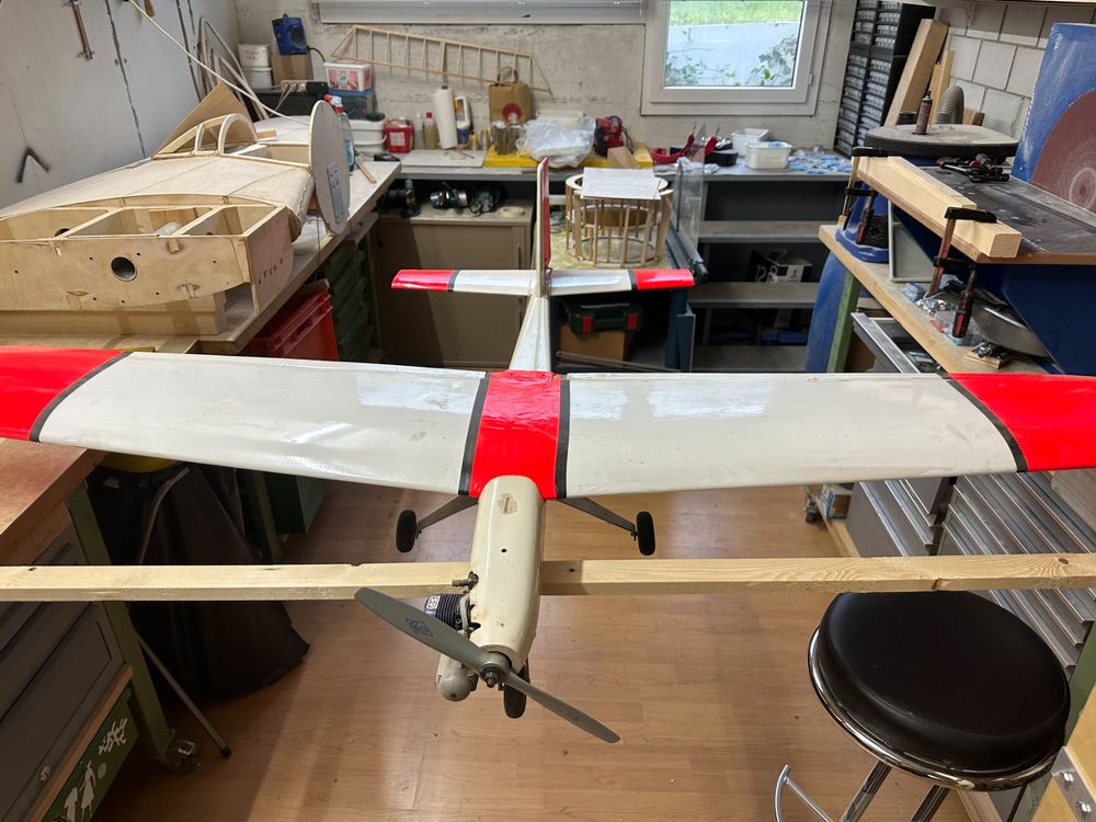 Modellflugzeug (Gebraucht) in Felsberg für CHF 80 – nur Abholung auf ...