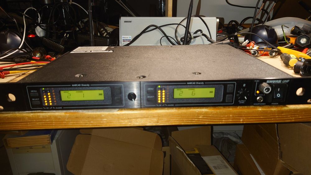 SHURE U4D-MA WIRELESS DUAL RECEIVER WITH 2 X U2-MA MIC (Gebraucht) in ...