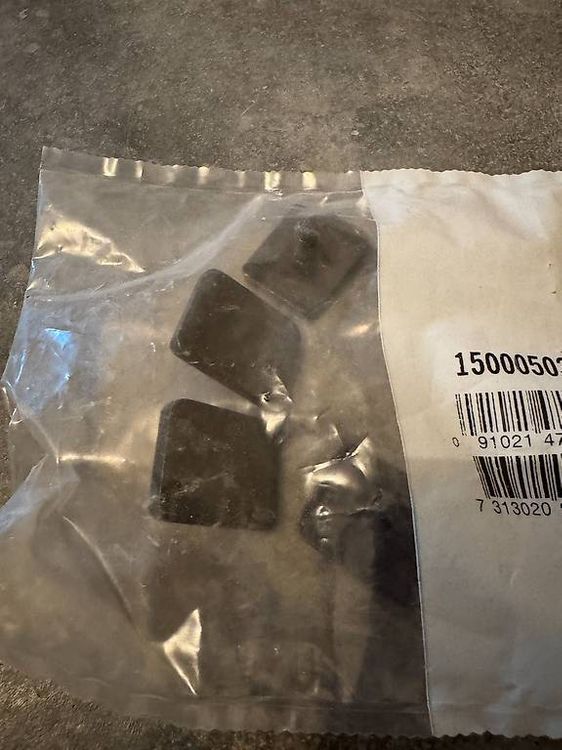 THULE kit de vis 1500050333 (D'occasion) à Engollon pour CHF 10 – avec ...