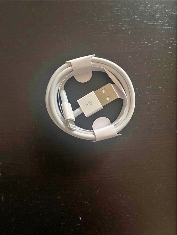 iPhone Ladekabel 1m (Neu und originalverpackt) in Lenzburg für CHF 1 – nur Abholung auf Ricardo ...
