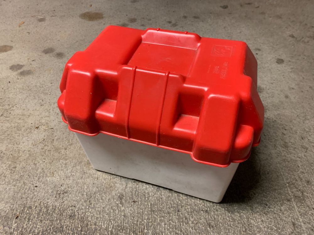 Schutz Box für Batterie (zB im Boot) (Gebraucht) in Zug für CHF 2 – mit ...