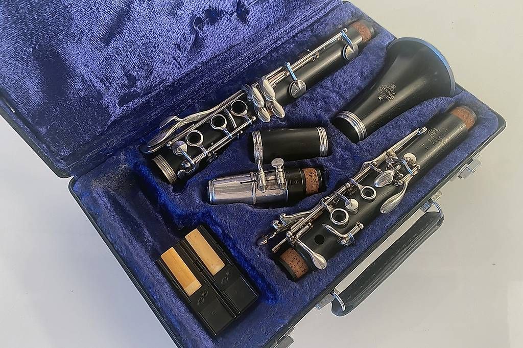 Buffet Crampon France Klarinet E-11 mit Case (Gebraucht) in Ballwil für ...