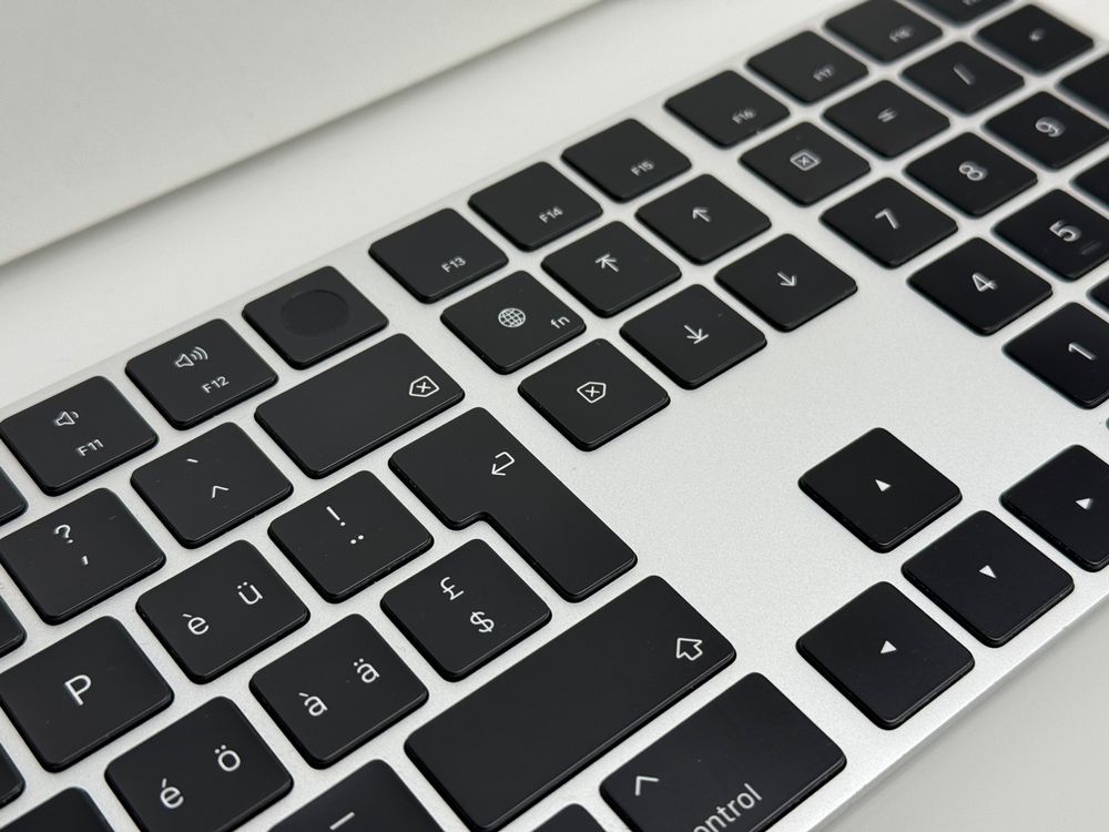 Apple Magic Keyboard mit Ziffernblock + Magic Trackpad (Gebraucht) in ...