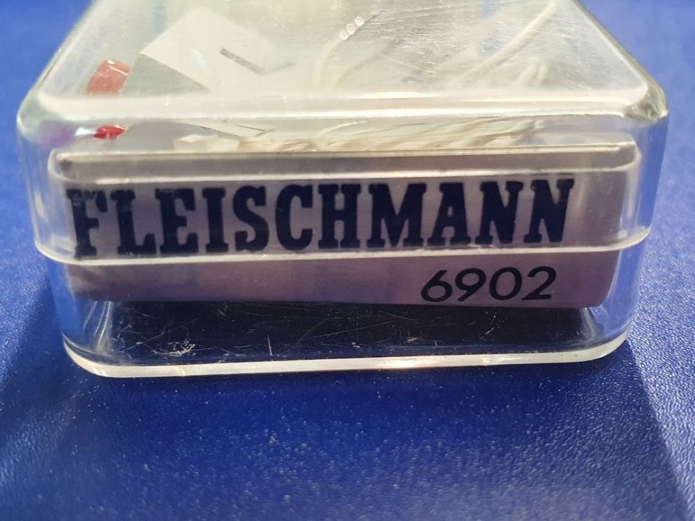 Fleischmann 6902 Gleisbildstellpult Moment Taster OVP (Gebraucht) in ...