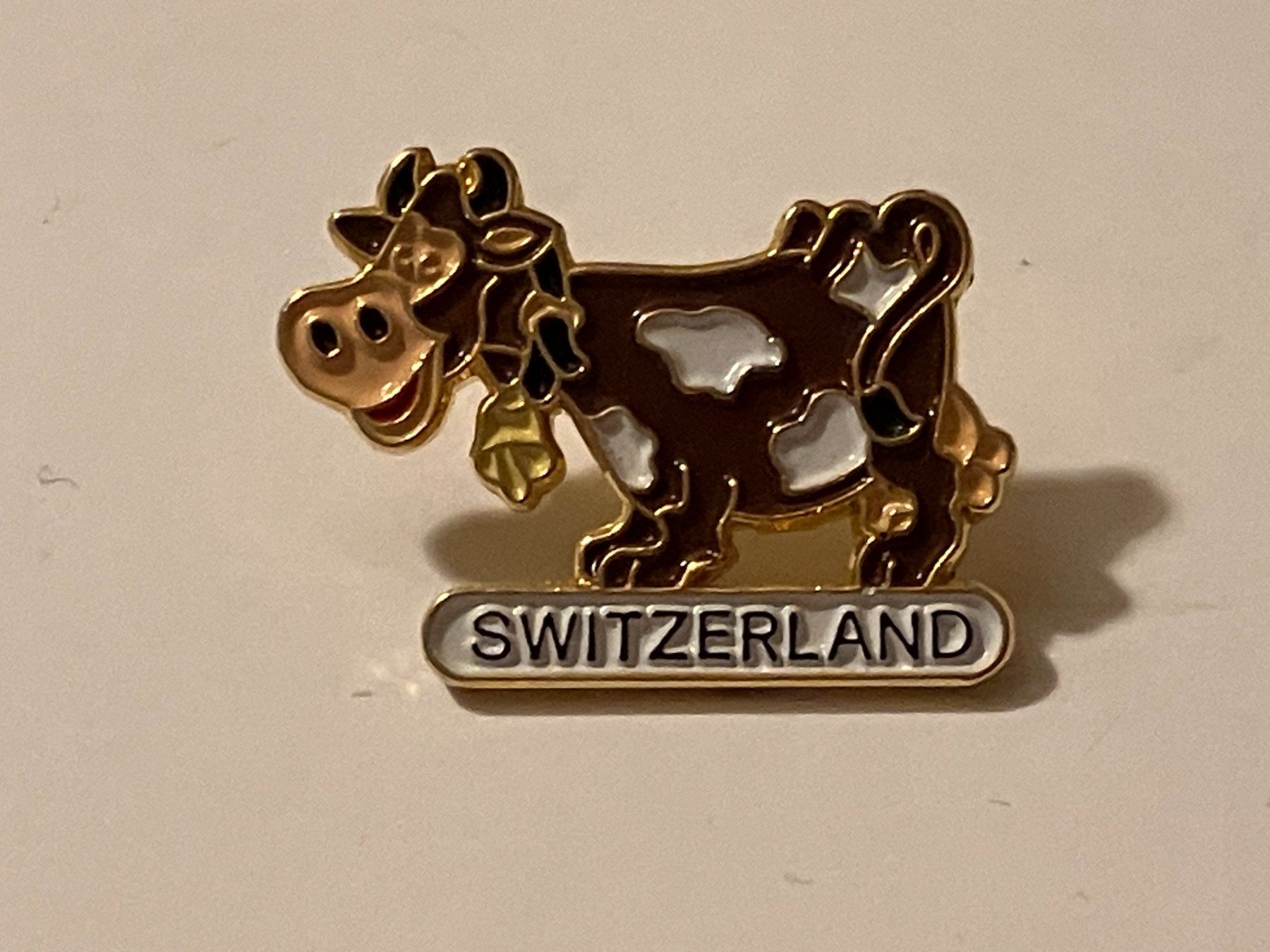 1 Pin Switzerland Kuh (Gebraucht) in Basel für CHF 1 – mit Lieferung ...