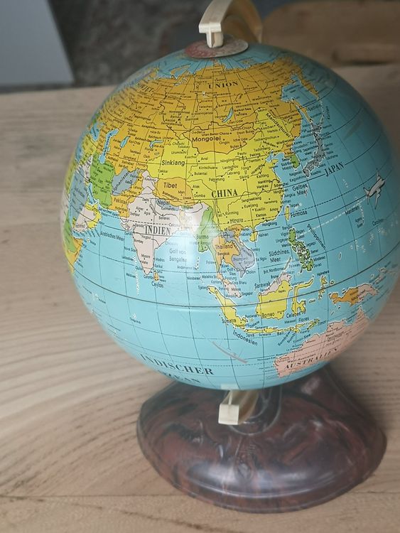 70 jähriger Globus auf Blechkugel mit Bakelitfuss | Kaufen auf Ricardo