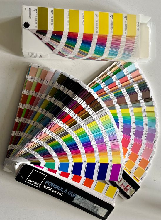 Pantone Formula Guide solid coated/uncoated (Gebraucht) in Sissach für ...