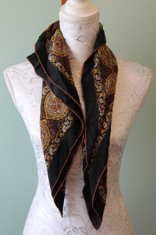 Foulard (Gebraucht) in Schaan für CHF 5 – mit Lieferung auf Ricardo kaufen