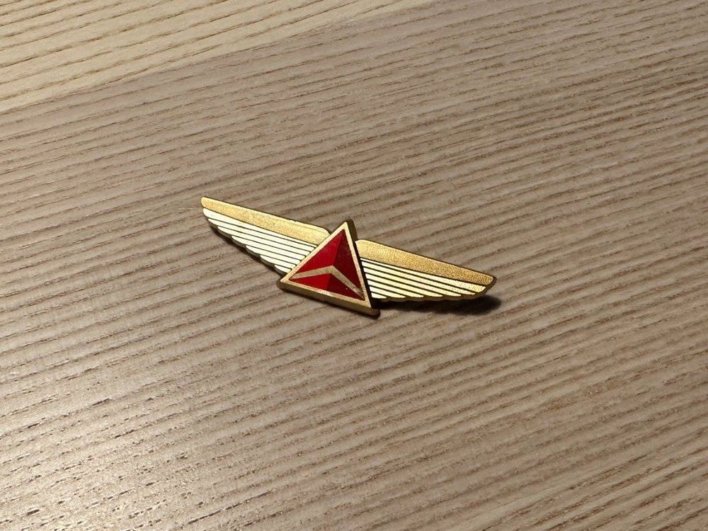 Delta Air Lines Flight Attendant junior wing pins (Gebraucht) in für ...