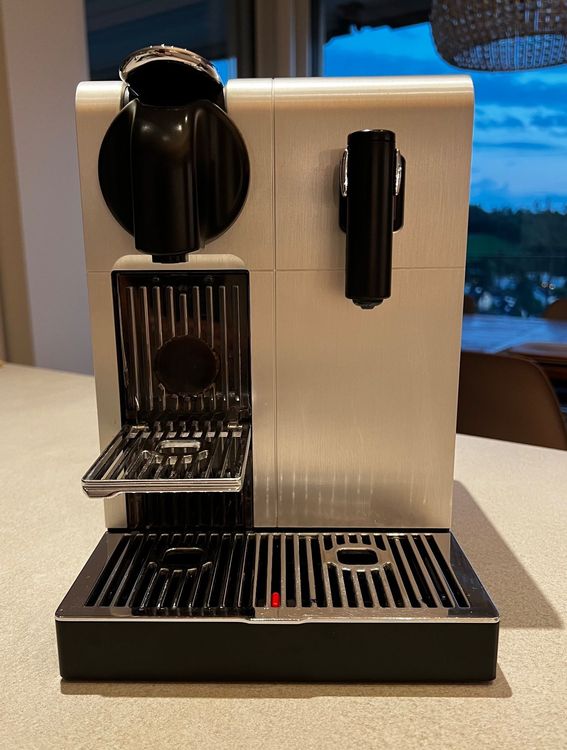 Nespresso Kaffeemaschine De'Longhi Lattissima Pro (Gebraucht) in ...