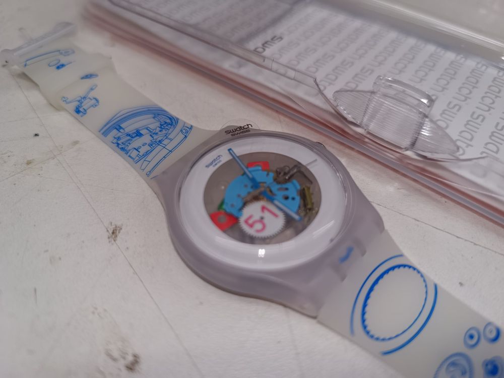 Swatch Uhr System 51, transparent, Durchmesser 42mm | Kaufen auf Ricardo