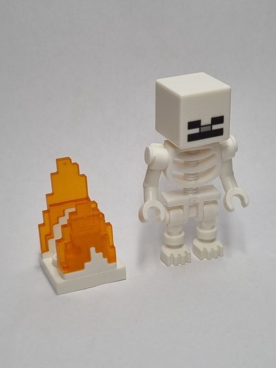 LEGO Minecraft min011 Skeleton with Cube Skull on Fire (Neu (gemäss ...