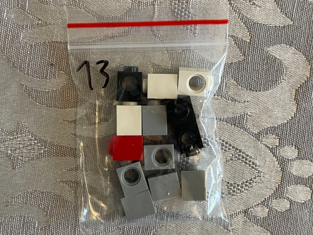 Lego 13 x Technic, Brick 1 x 1 with Hole - Part 6541 (Gebraucht) in ...