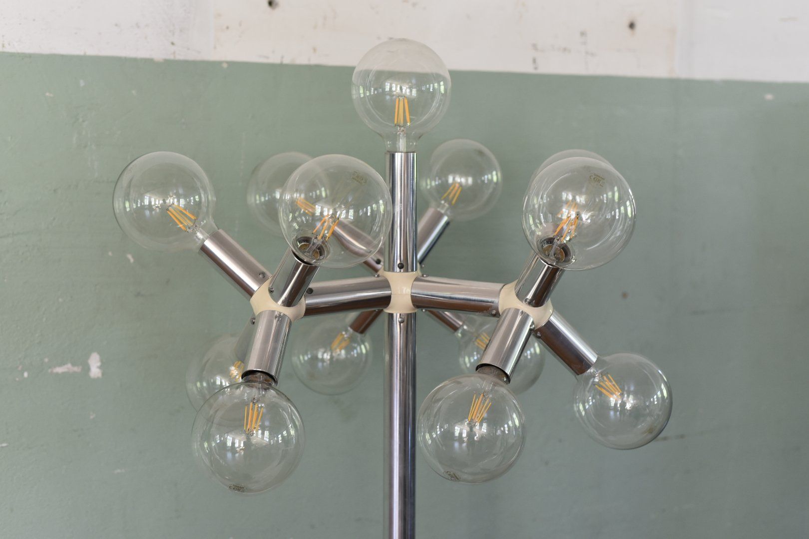 Designer Stehlampe Atomic von Trix und Robert Haussmann (Gebraucht) in ...