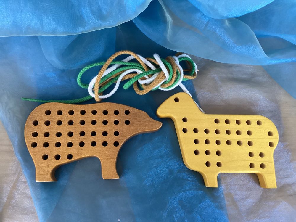 Kurt Naef / 2 Holztierli zum Sticken / Schnurpfel-Bär + Lamm (Gebraucht) in Beinwil am See für ...