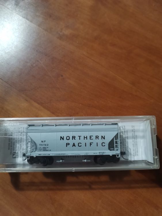 Spur N Micro Trains Northern Pacific covered Hopper (Gebraucht) in ...