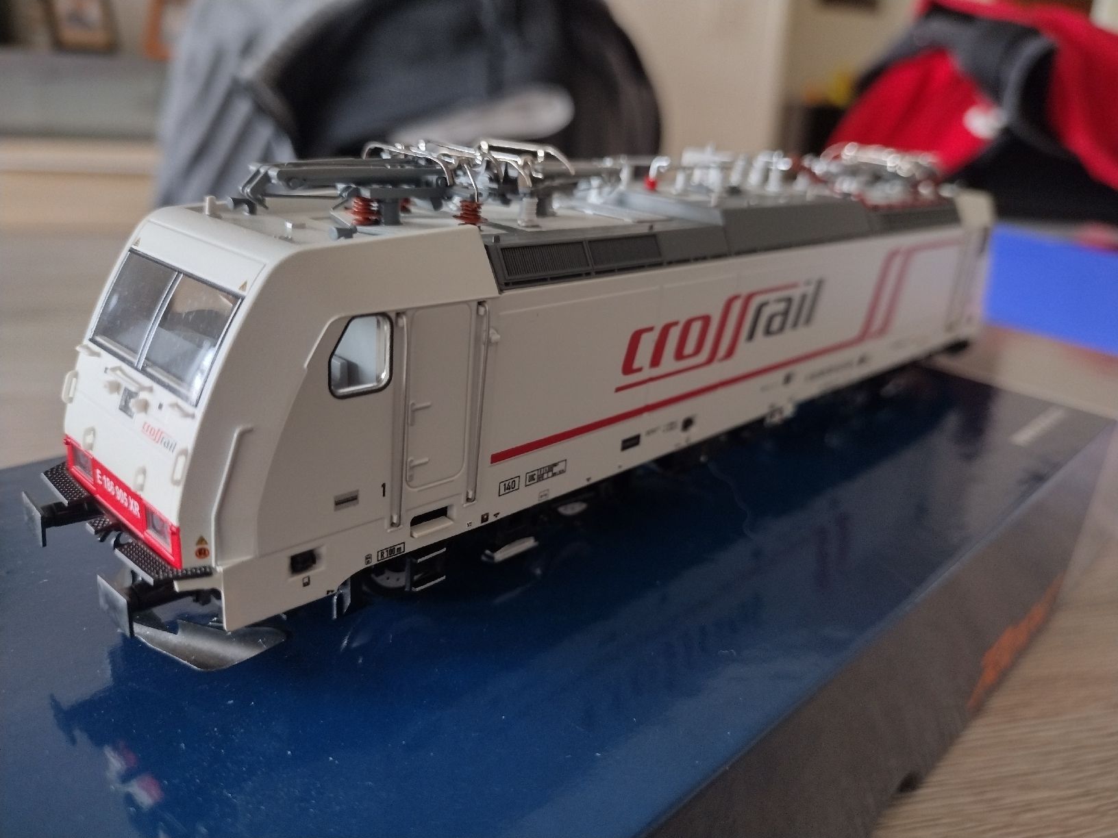 Locomotive électrique BR186 Crossrail blanche. (Neuf avec emballage d ...