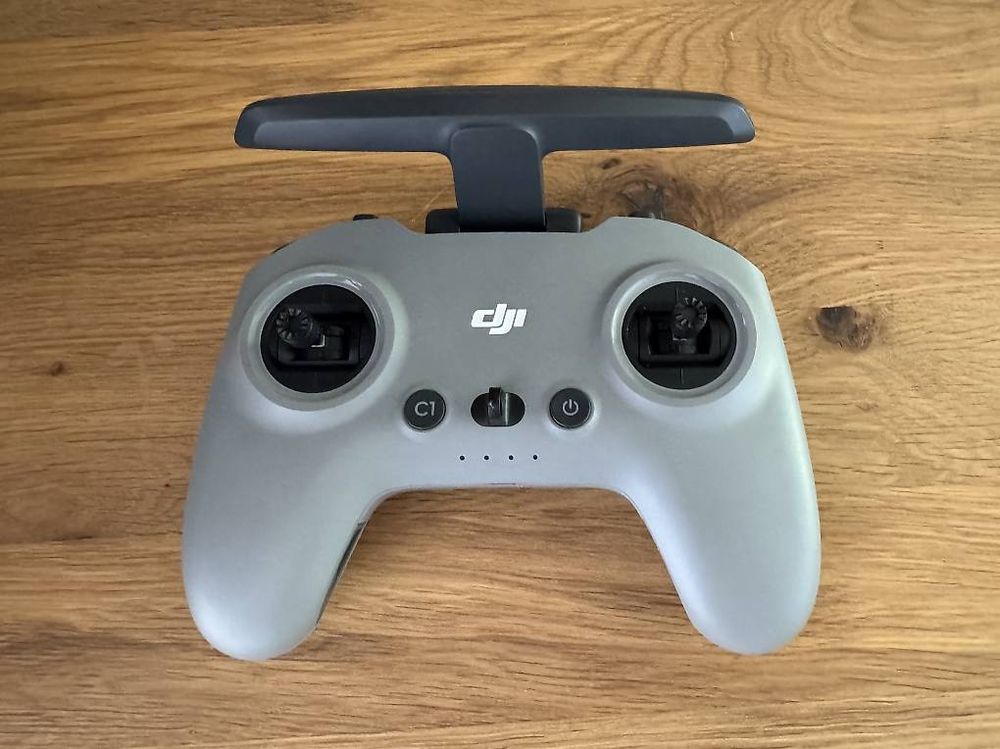 DJI FPV Controller 2 (Gebraucht) in Bettwiesen für CHF 80 – mit Lieferung auf Ricardo kaufen