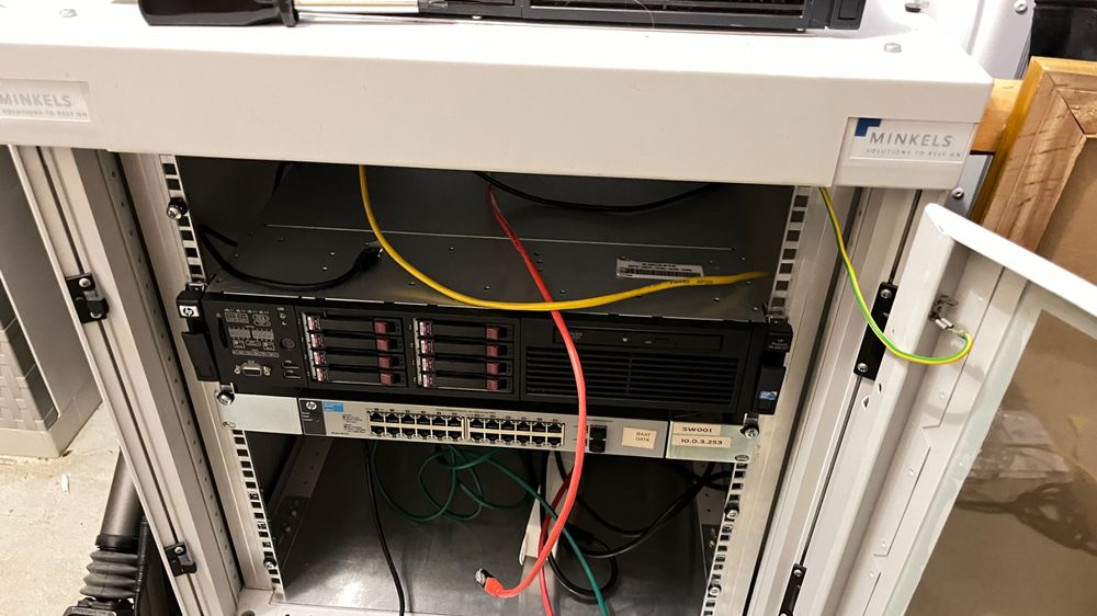 Server/ Rack/ Switch (Gebraucht) in Oftringen für CHF 150 – nur ...