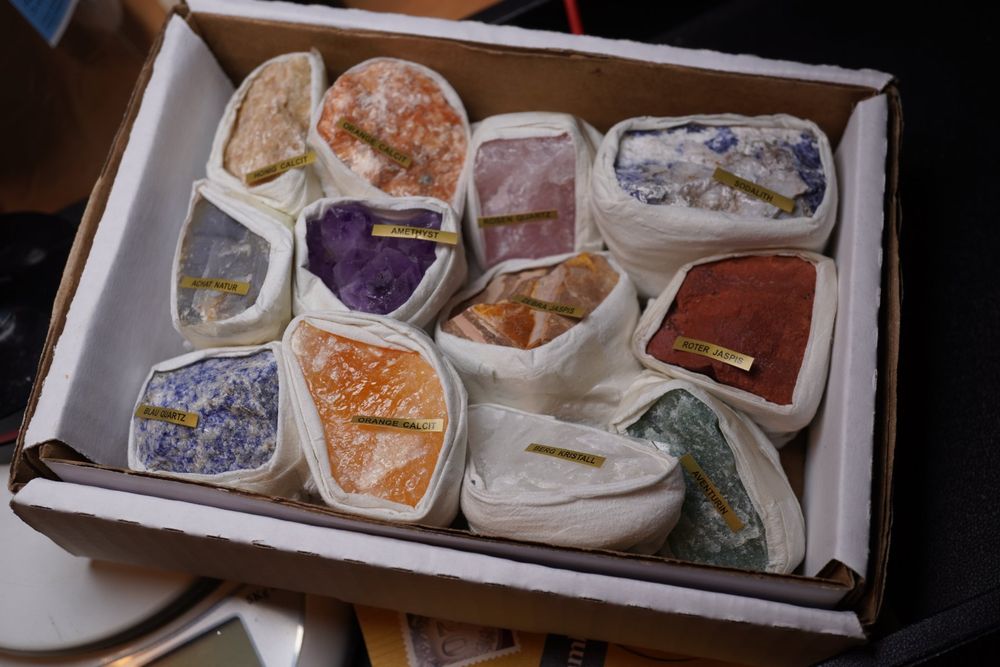 Mineralien Rohsteine in box mit Name box2 (Neu und originalverpackt) in ...