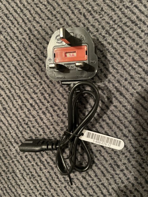 Netzkabel mit UK Stecker | Kaufen auf Ricardo Netzkabel mit UK Stecker | Kaufen auf Ricardo