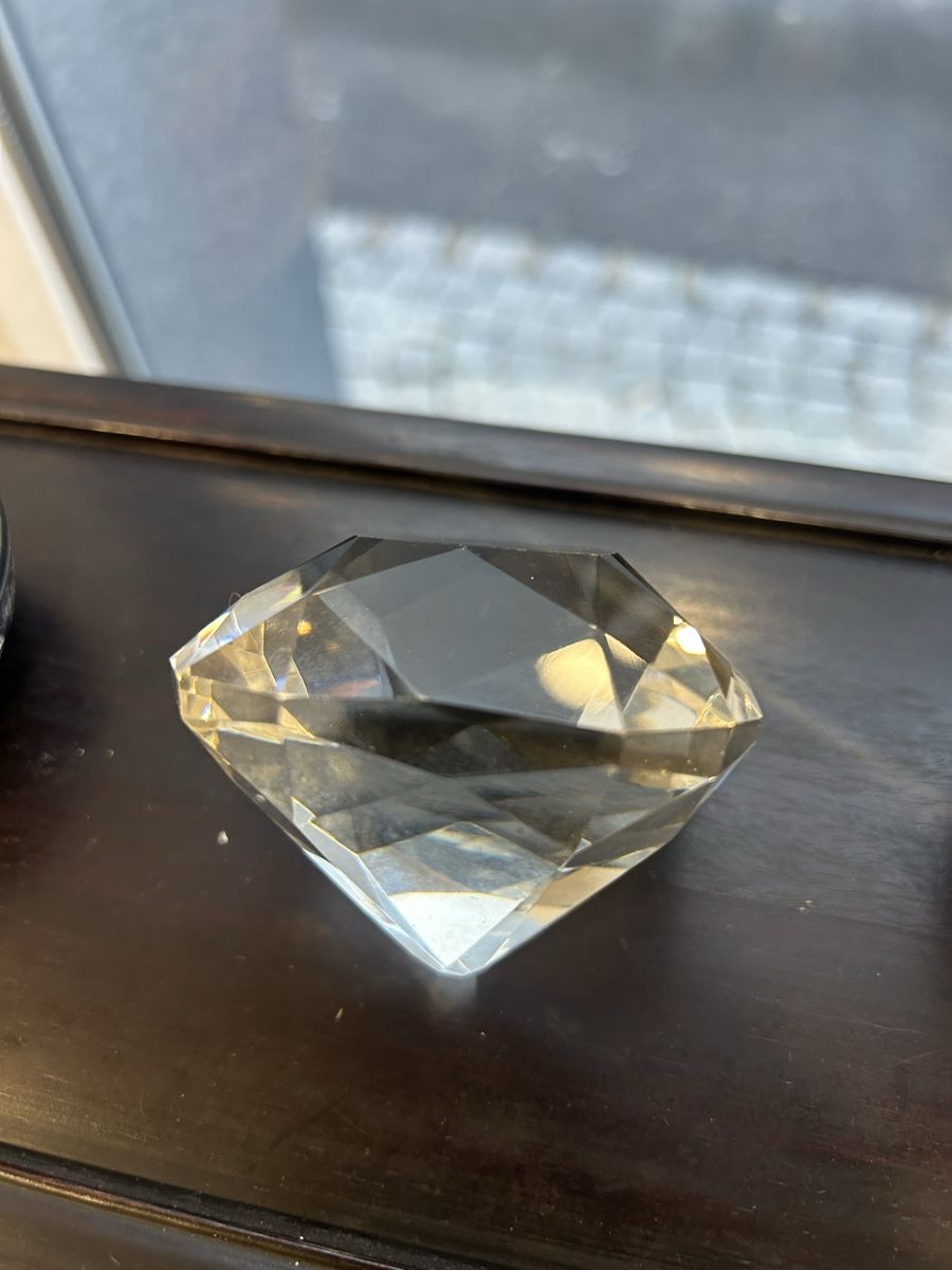 wunderschöner rautenförmiger Briefbeschwerer (Usato) a Losone per CHF ...